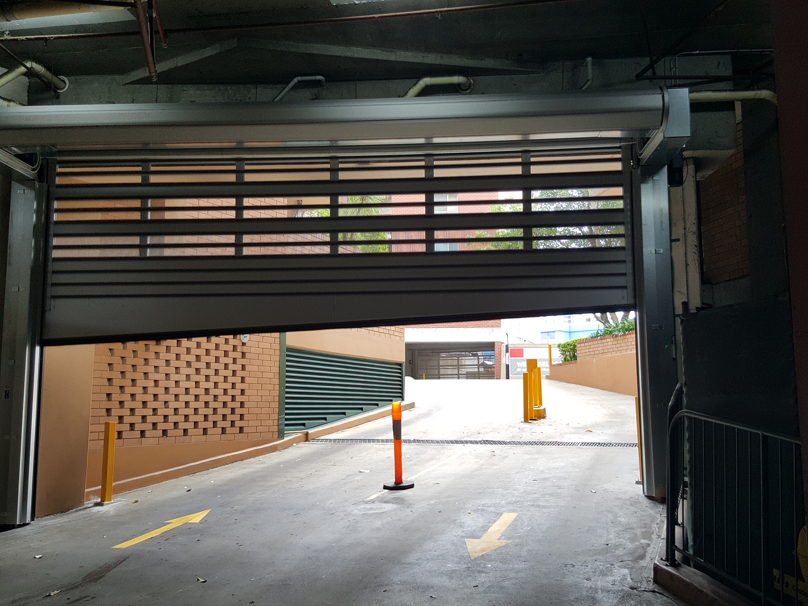 High speed door sloping bottom bar | DMF